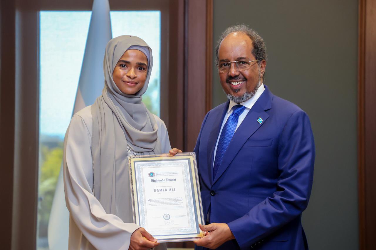 Somalia President Awards Honorary Certificate to renowned Somali Boxing ...